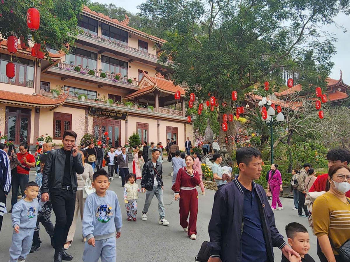 Ha Long Travel during Tet - Experiencing the Wonder's Beauty on New ...